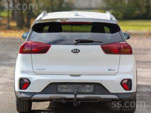 White Kia Niro 2020 in Jurmala, with an engine capacity of 1.60 L and mileage of 0 thousand km for 13850 €, photo 11 on AUTOMOTO.COM.LV