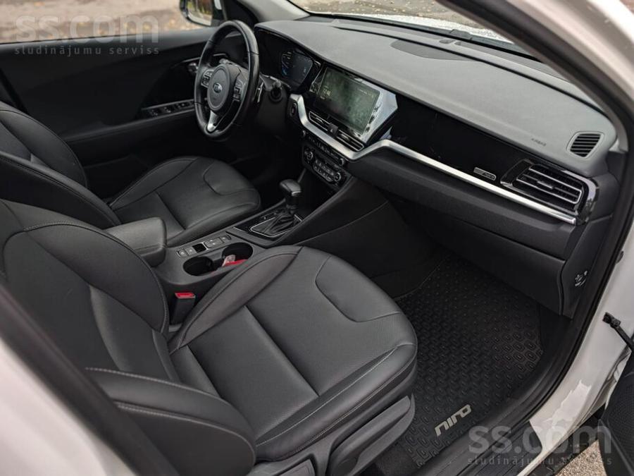 White Kia Niro 2020 in Jurmala, with an engine capacity of 1.60 L and mileage of 0 thousand km for 13850 €, photo 13 on AUTOMOTO.COM.LV