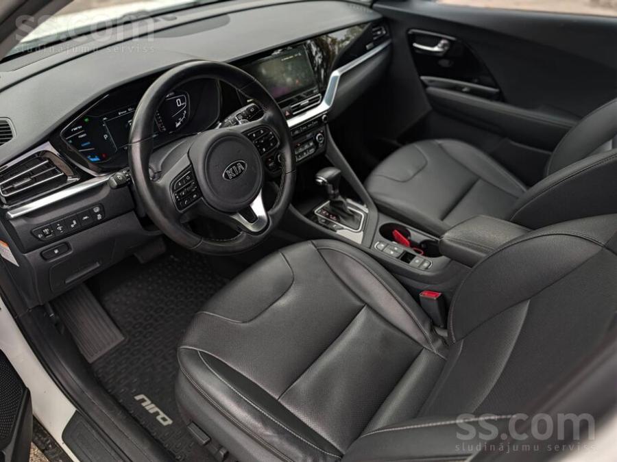 White Kia Niro 2020 in Jurmala, with an engine capacity of 1.60 L and mileage of 0 thousand km for 13850 €, photo 14 on AUTOMOTO.COM.LV