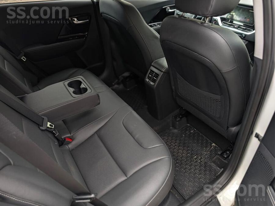 White Kia Niro 2020 in Jurmala, with an engine capacity of 1.60 L and mileage of 0 thousand km for 13850 €, photo 17 on AUTOMOTO.COM.LV
