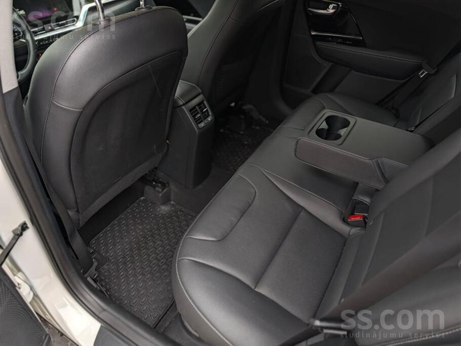White Kia Niro 2020 in Jurmala, with an engine capacity of 1.60 L and mileage of 0 thousand km for 13850 €, photo 18 on AUTOMOTO.COM.LV