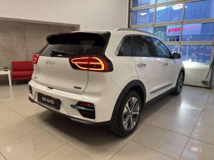 White Kia Niro 2021 in Vilnius, with an engine capacity of 0.00 L and mileage of 71 thousand km for 19700 €, photo 2 on AUTOMOTO.COM.LV