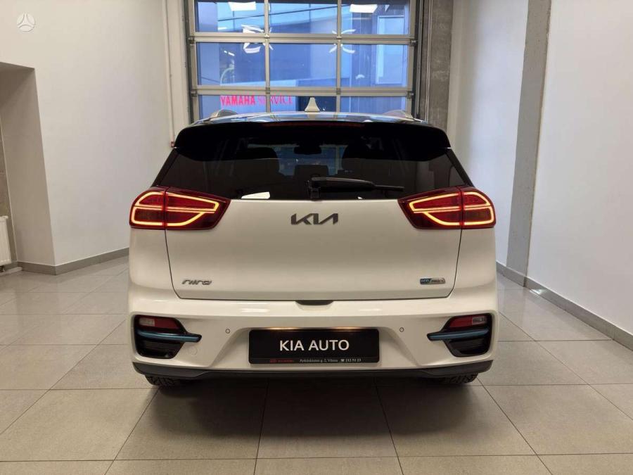 White Kia Niro 2021 in Vilnius, with an engine capacity of 0.00 L and mileage of 71 thousand km for 19700 €, photo 4 on AUTOMOTO.COM.LV