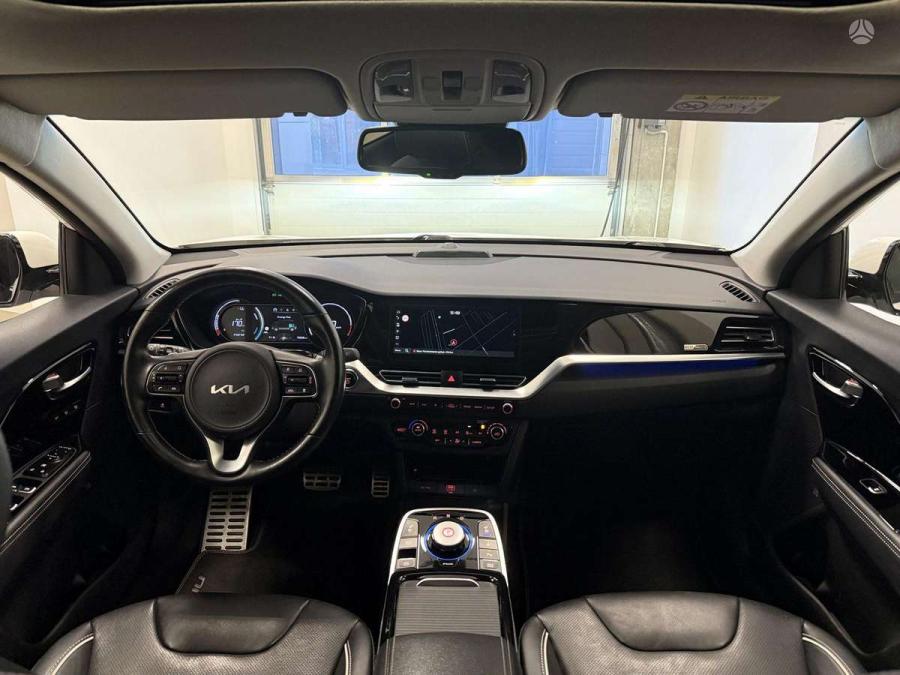 White Kia Niro 2021 in Vilnius, with an engine capacity of 0.00 L and mileage of 71 thousand km for 19700 €, photo 5 on AUTOMOTO.COM.LV