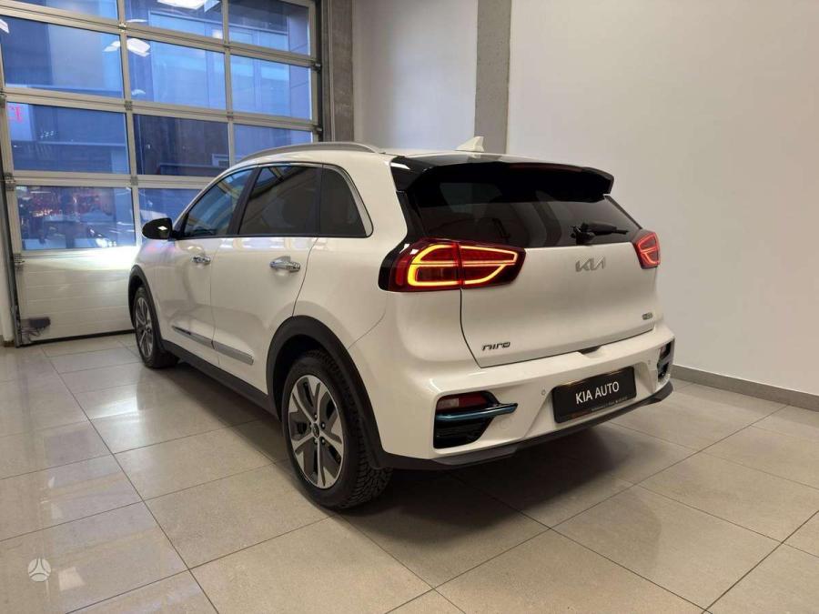 White Kia Niro 2021 in Vilnius, with an engine capacity of 0.00 L and mileage of 71 thousand km for 19700 €, photo 26 on AUTOMOTO.COM.LV