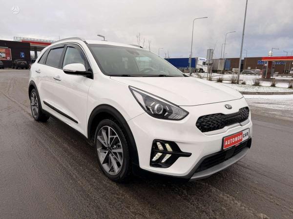 White Kia Niro 2021 in Vilnius, with an engine capacity of 1.58 L and mileage of 132 thousand km for 14500 €, photo 3 on AUTOMOTO.COM.LV