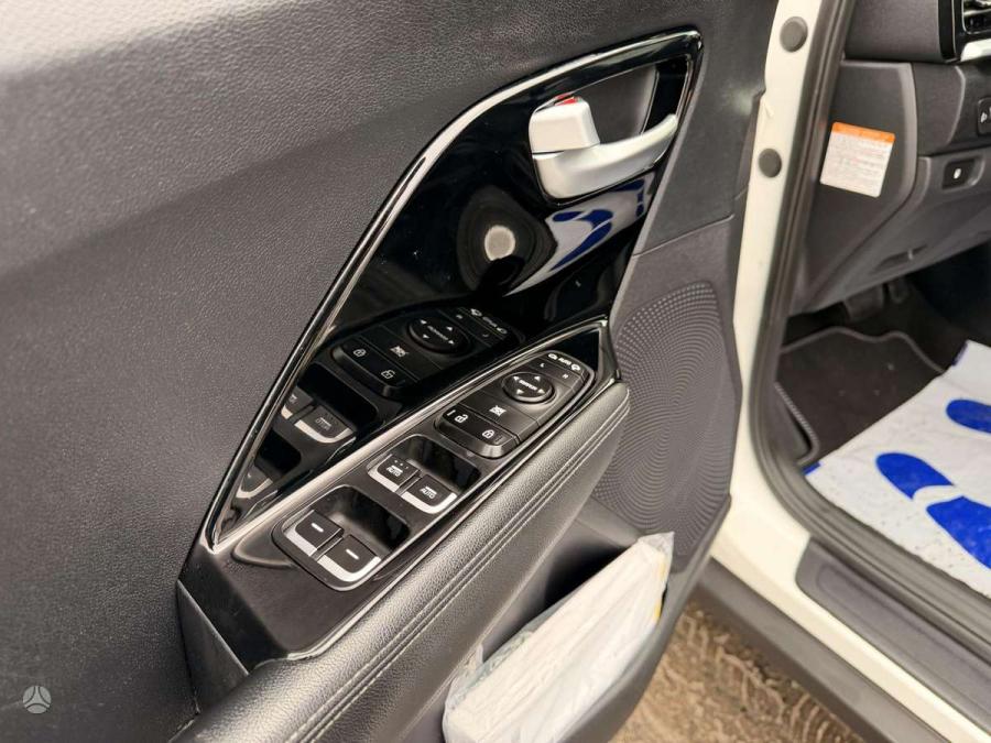 Белый Киа Niro 2021 в Вильнюс, объемом двигателя 1.58 л и пробегом 132 тыс. км за 14500 €, фото 12 на AUTOMOTO.COM.LV