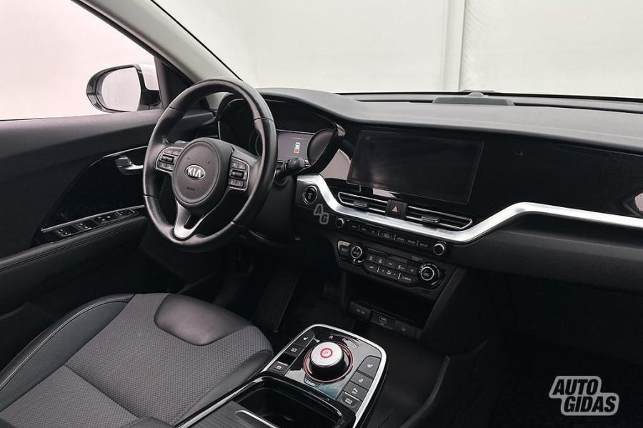 White Kia Niro 2021 in Kaunas, with an engine capacity of 0.00 L and mileage of 58 thousand km for 26363 €, photo 11 on AUTOMOTO.COM.LV