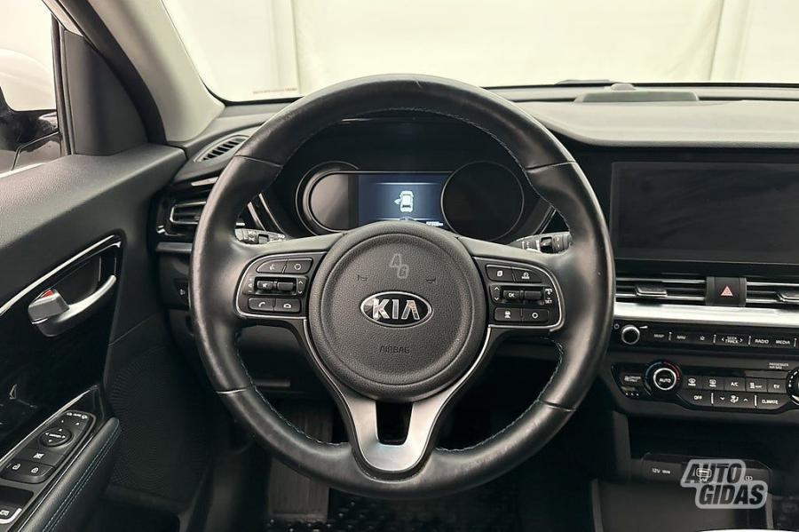 White Kia Niro 2021 in Kaunas, with an engine capacity of 0.00 L and mileage of 58 thousand km for 26363 €, photo 14 on AUTOMOTO.COM.LV