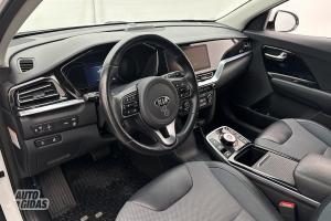 White Kia Niro 2021 in Kaunas, with an engine capacity of 0.00 L and mileage of 58 thousand km for 26363 €, photo 17 on AUTOMOTO.COM.LV