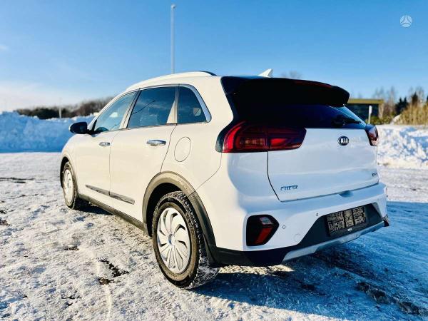 Balts Kia Niro 2021 Klaipėda, ar dzinēja tilpumu 1.58 L un nobraukumu 71 tūkst. km par 15800 €, foto 4 vietnē AUTOMOTO.COM.LV