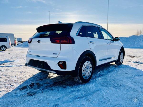 Balts Kia Niro 2021 Klaipėda, ar dzinēja tilpumu 1.58 L un nobraukumu 71 tūkst. km par 15800 €, foto 5 vietnē AUTOMOTO.COM.LV