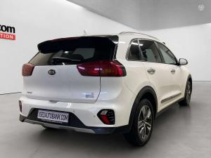 White Kia Niro 2021 in Marijampole, with an engine capacity of 1.58 L and mileage of 112 thousand km for 16335 €, photo 4 on AUTOMOTO.COM.LV