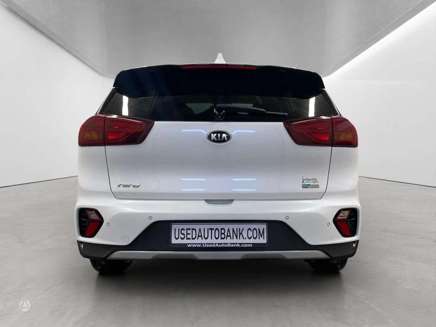 White Kia Niro 2021 in Marijampole, with an engine capacity of 1.58 L and mileage of 112 thousand km for 16335 €, photo 5 on AUTOMOTO.COM.LV