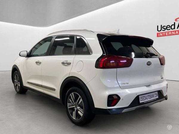 White Kia Niro 2021 in Marijampole, with an engine capacity of 1.58 L and mileage of 112 thousand km for 16335 €, photo 6 on AUTOMOTO.COM.LV