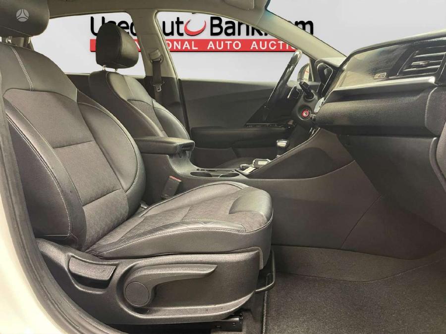 White Kia Niro 2021 in Marijampole, with an engine capacity of 1.58 L and mileage of 112 thousand km for 16335 €, photo 13 on AUTOMOTO.COM.LV