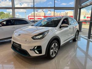 Белый Киа Niro 2021 в Вильнюс, объемом двигателя 0.00 л и пробегом 103 тыс. км за 19900 €, фото  на AUTOMOTO.COM.LV
