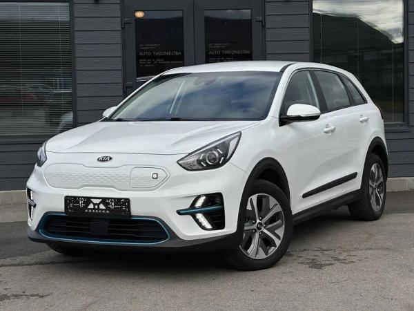 White Kia Niro 2021 in Jelgava, with an engine capacity of 0.10 L and mileage of 19 thousand km for 19950 €, photo 3 on AUTOMOTO.COM.LV