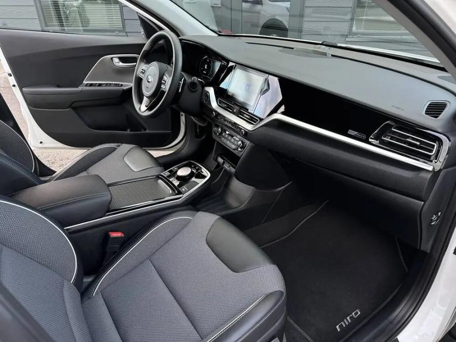 Balts Kia Niro 2021 Jelgava, ar dzinēja tilpumu 0.10 L un nobraukumu 19 tūkst. km par 19950 €, foto 7 vietnē AUTOMOTO.COM.LV