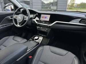 Balts Kia Niro 2021 Jelgava, ar dzinēja tilpumu 0.10 L un nobraukumu 19 tūkst. km par 19950 €, foto 10 vietnē AUTOMOTO.COM.LV