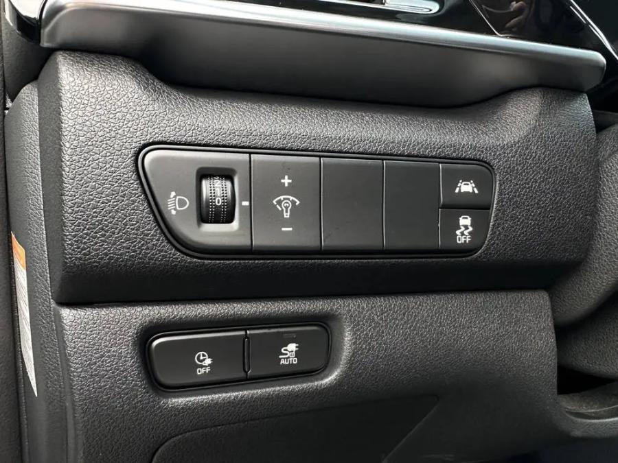 Balts Kia Niro 2021 Jelgava, ar dzinēja tilpumu 0.10 L un nobraukumu 19 tūkst. km par 19950 €, foto 14 vietnē AUTOMOTO.COM.LV