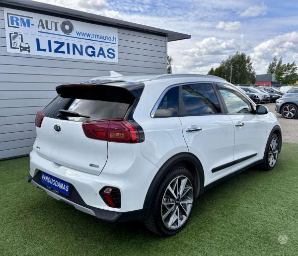 White Kia Niro 2021 in Panevezys, with an engine capacity of 1.59 L and mileage of 202 thousand km for 11700 €, photo 5 on AUTOMOTO.COM.LV