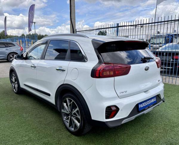 White Kia Niro 2021 in Panevezys, with an engine capacity of 1.59 L and mileage of 202 thousand km for 11700 €, photo 7 on AUTOMOTO.COM.LV