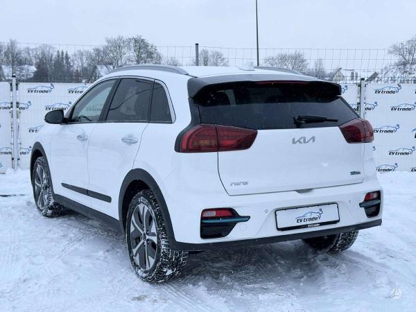 White Kia Niro 2022 in Vilnius, with an engine capacity of 0.00 L and mileage of 68 thousand km for 22400 €, photo 4 on AUTOMOTO.COM.LV