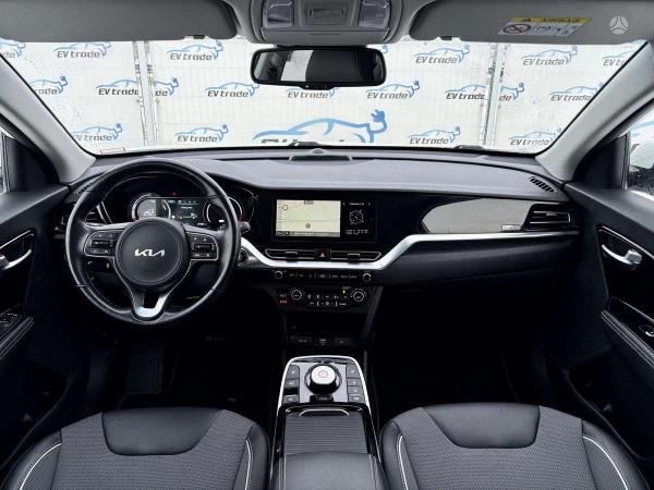 White Kia Niro 2022 in Vilnius, with an engine capacity of 0.00 L and mileage of 68 thousand km for 22400 €, photo 5 on AUTOMOTO.COM.LV