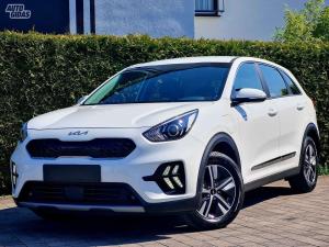 Balts Kia Niro 2022 Kauņa, ar dzinēja tilpumu 1.60 L un nobraukumu 20 tūkst. km par 24233 €, foto  vietnē AUTOMOTO.COM.LV