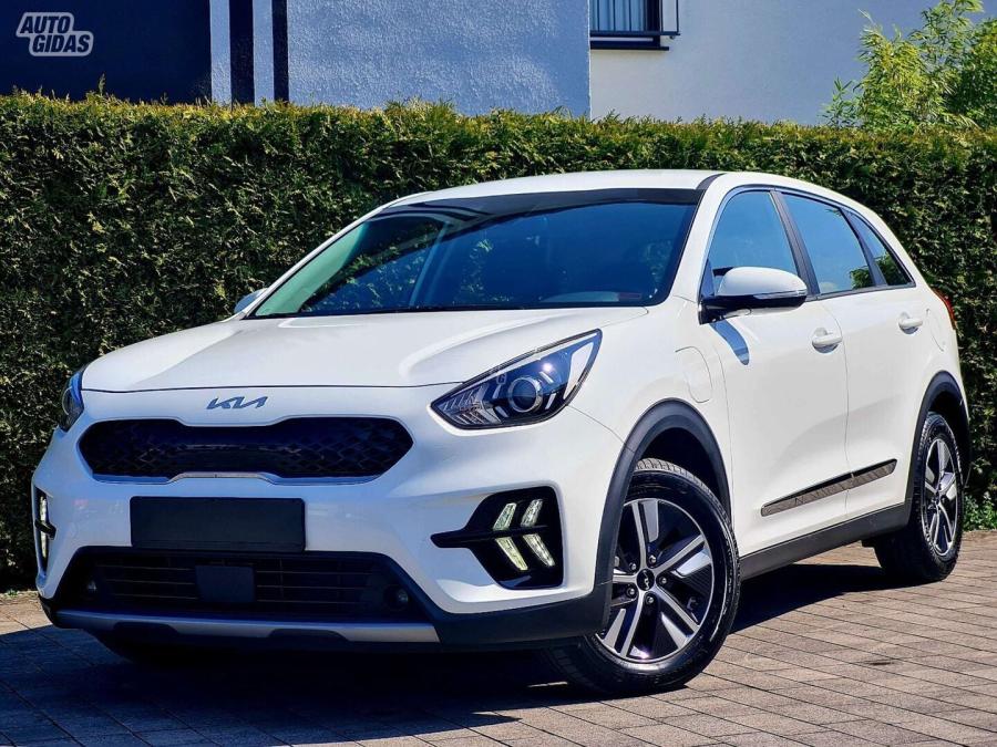 Balts Kia Niro 2022 Kauņa, ar dzinēja tilpumu 1.60 L un nobraukumu 20 tūkst. km par 24233 €, foto 1 vietnē AUTOMOTO.COM.LV