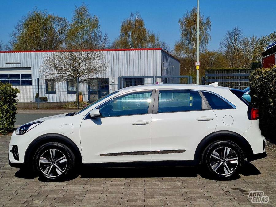 Balts Kia Niro 2022 Kauņa, ar dzinēja tilpumu 1.60 L un nobraukumu 20 tūkst. km par 24233 €, foto 4 vietnē AUTOMOTO.COM.LV