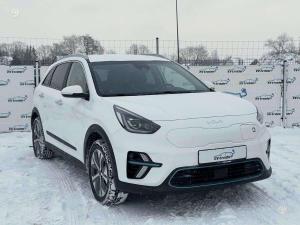 White Kia Niro 2022 in Vilnius, with an engine capacity of 0.00 L and mileage of 68 thousand km for 22400 €, photo 3 on AUTOMOTO.COM.LV