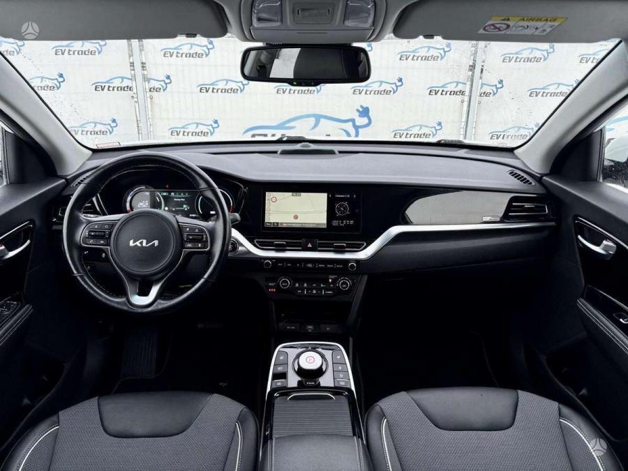 White Kia Niro 2022 in Vilnius, with an engine capacity of 0.00 L and mileage of 68 thousand km for 22400 €, photo 5 on AUTOMOTO.COM.LV