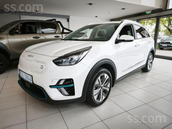 Balts Kia Niro 2022 Rīga, ar dzinēja tilpumu 0.00 L un nobraukumu 44 tūkst. km par 24900 €, foto  vietnē AUTOMOTO.COM.LV