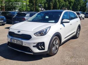 White Kia Niro 2022 in Jelgava, with an engine capacity of 1.60 L and mileage of 0 thousand km for 11900 €, photo  on AUTOMOTO.COM.LV