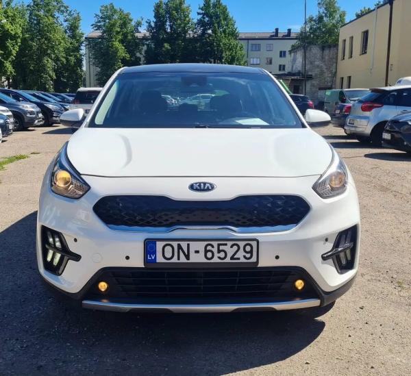 Белый Киа Niro 2022 в Елгава, объемом двигателя 1.60 л и пробегом 157 тыс. км за 11900 €, фото 3 на AUTOMOTO.COM.LV