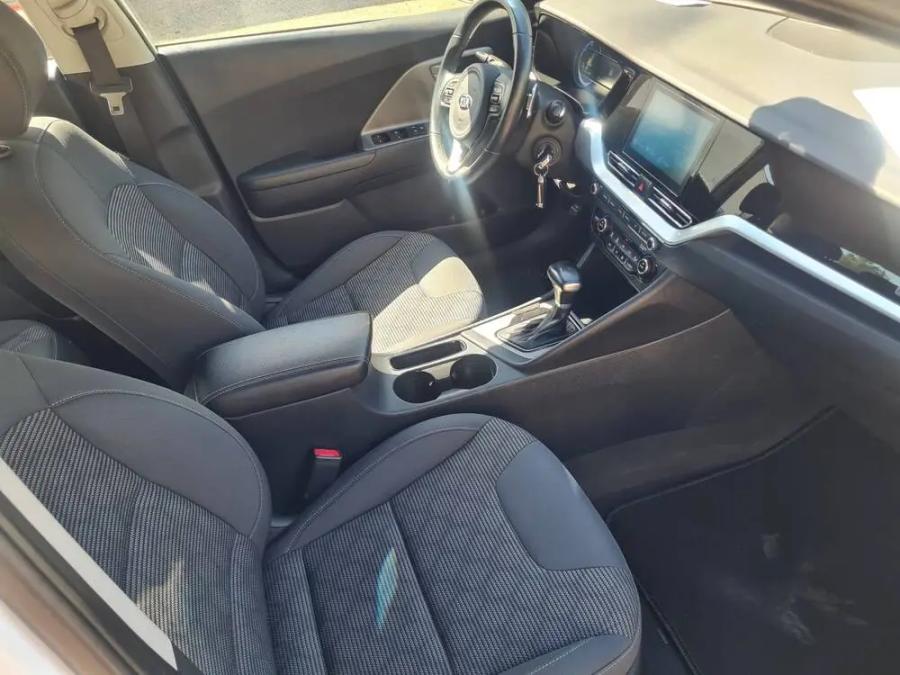 Balts Kia Niro 2022 Jelgava, ar dzinēja tilpumu 1.60 L un nobraukumu 157 tūkst. km par 11900 €, foto 13 vietnē AUTOMOTO.COM.LV