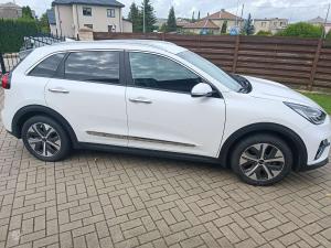 Balts Kia Niro 2022 Tauragė, ar dzinēja tilpumu 0.00 L un nobraukumu 90 tūkst. km par 10000 €, foto 3 vietnē AUTOMOTO.COM.LV
