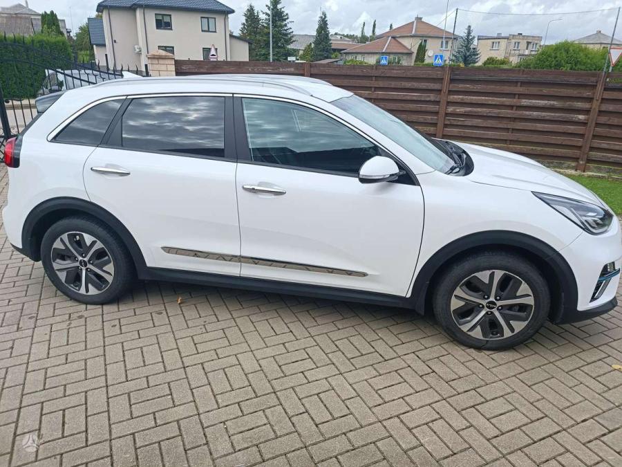 Balts Kia Niro 2022 Tauragė, ar dzinēja tilpumu 0.00 L un nobraukumu 90 tūkst. km par 10000 €, foto 3 vietnē AUTOMOTO.COM.LV