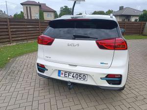 Balts Kia Niro 2022 Tauragė, ar dzinēja tilpumu 0.00 L un nobraukumu 90 tūkst. km par 10000 €, foto 5 vietnē AUTOMOTO.COM.LV