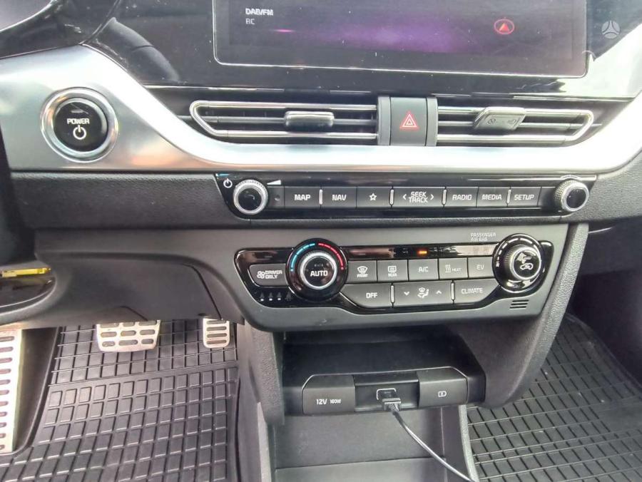 Balts Kia Niro 2022 Tauragė, ar dzinēja tilpumu 0.00 L un nobraukumu 90 tūkst. km par 10000 €, foto 14 vietnē AUTOMOTO.COM.LV