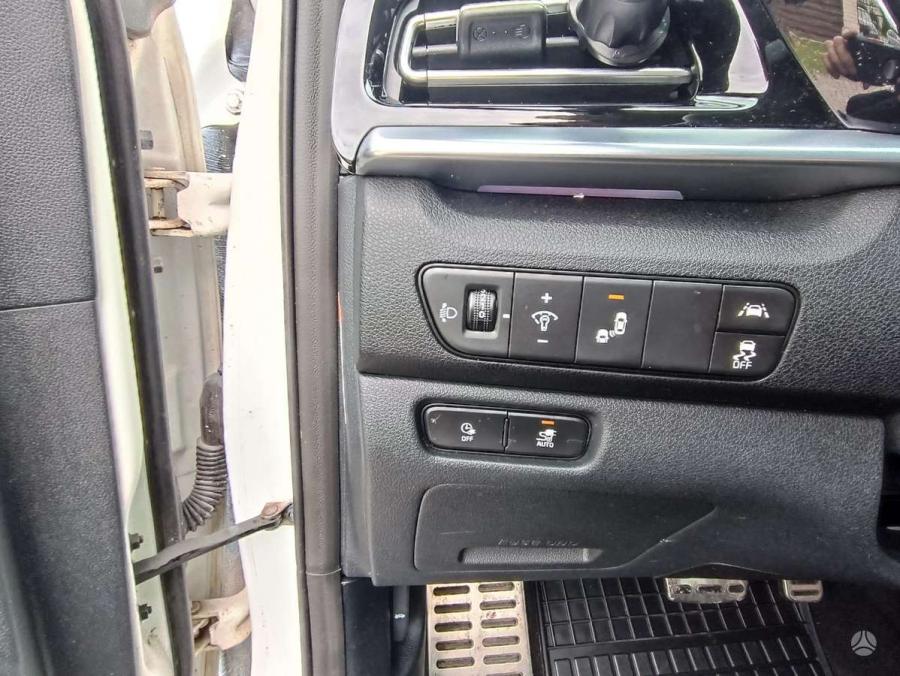Balts Kia Niro 2022 Tauragė, ar dzinēja tilpumu 0.00 L un nobraukumu 90 tūkst. km par 10000 €, foto 16 vietnē AUTOMOTO.COM.LV