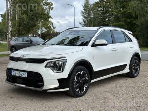 Balts Kia Niro 2022 Rīga, ar dzinēja tilpumu 1.60 L un nobraukumu 42 tūkst. km par 26490 €, foto  vietnē AUTOMOTO.COM.LV