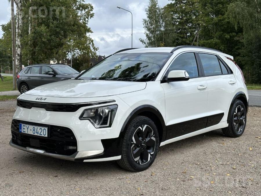 Balts Kia Niro 2022 Rīga, ar dzinēja tilpumu 1.60 L un nobraukumu 42 tūkst. km par 26490 €, foto 1 vietnē AUTOMOTO.COM.LV