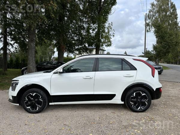 Balts Kia Niro 2022 Rīga, ar dzinēja tilpumu 1.60 L un nobraukumu 42 tūkst. km par 26490 €, foto 3 vietnē AUTOMOTO.COM.LV