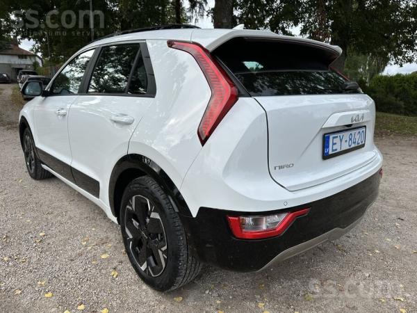 Balts Kia Niro 2022 Rīga, ar dzinēja tilpumu 1.60 L un nobraukumu 42 tūkst. km par 26490 €, foto 4 vietnē AUTOMOTO.COM.LV