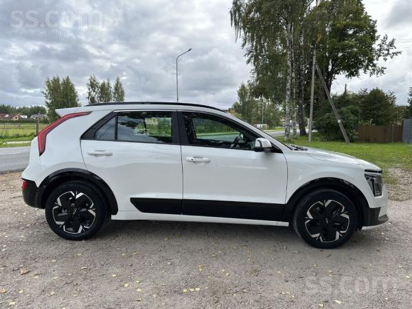 Balts Kia Niro 2022 Rīga, ar dzinēja tilpumu 1.60 L un nobraukumu 42 tūkst. km par 26490 €, foto 7 vietnē AUTOMOTO.COM.LV