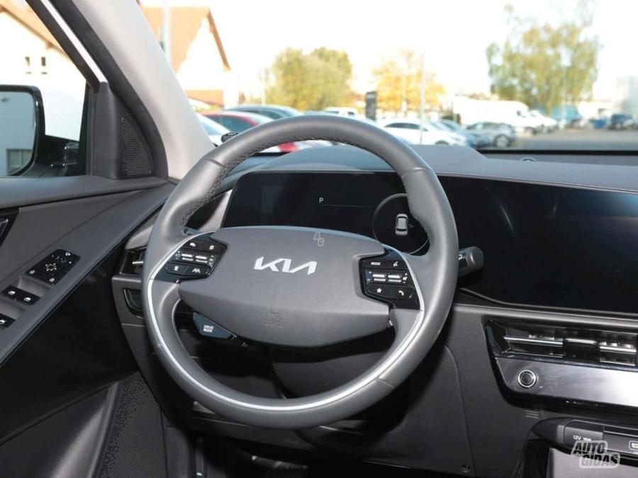 White Kia Niro 2023 in Kaunas, with an engine capacity of 1.60 L and mileage of 34 thousand km for 25366 €, photo 8 on AUTOMOTO.COM.LV