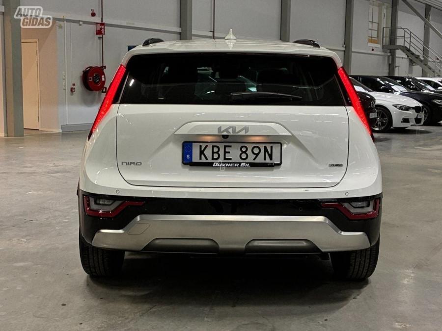 White Kia Niro 2023 in Kaunas, with an engine capacity of 0.00 L and mileage of 97 thousand km for 26524 €, photo 4 on AUTOMOTO.COM.LV